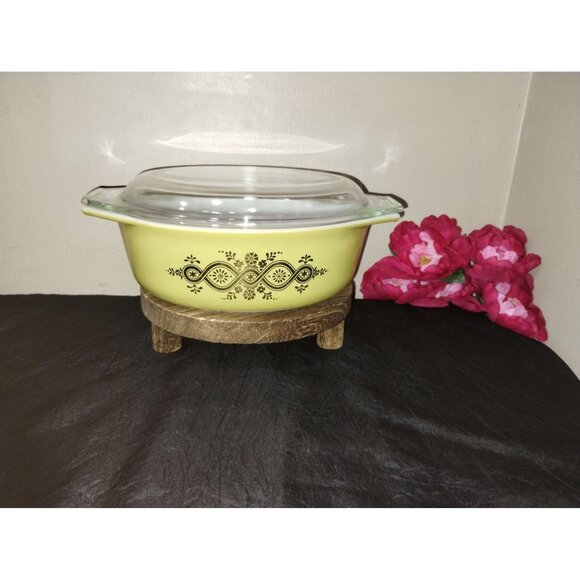 Kitchen | Pyrex Promotional Pattern Golden Wreath From 1967 | Poshmark